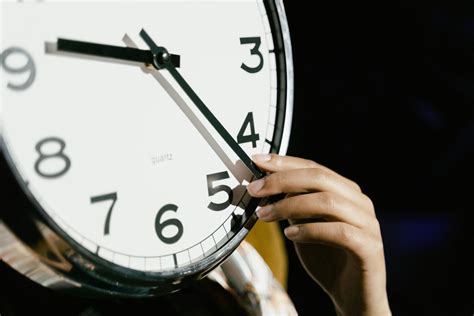 7 Ways Daylight Savings Time Affects Mental Health Nhc