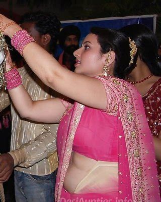 Aunty Curvy Hip Porn Pictures Xxx Photos Sex Images Pictoa