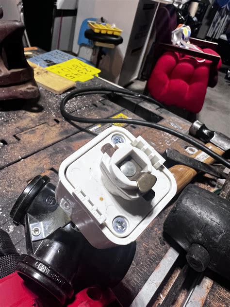 What Type Of Light Socket Is This I Can Keyword On Good To Get Install Instructions R Whatisthis