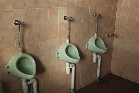 【夢占い】汚いトイレの夢は心が乱れている暗示！排泄物掃除汚物便器など17の意味を解説！ Yotsuba よつば
