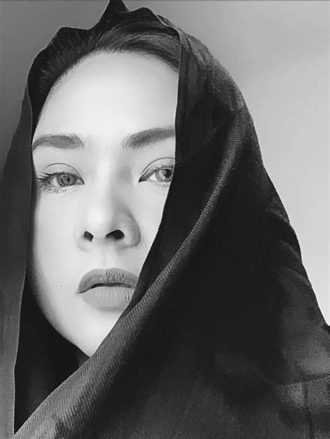 6 Potret Pesona Audy Item Berhijab Cantiknya Bikin Pangling Fashion