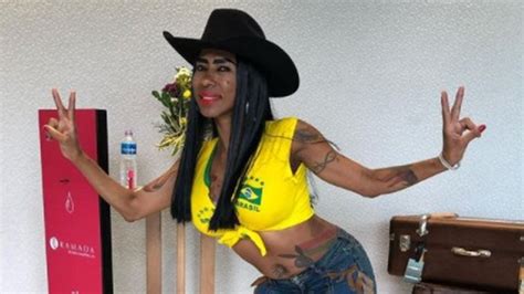 Cenapop · Inês Brasil Comemora Sucesso De Sua Música Que Voltou às Paradas