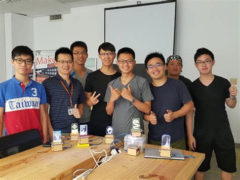 創意培養皿 迷幻小夜燈課程 成果發表 學習 Arduino 程式撰寫技巧 學習如何控制周邊感測器 Facebook