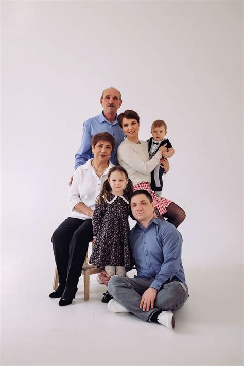 Фотосессия большой семьи в 2024 г Пожилые пары позирование Фотосессия Групповые семейные