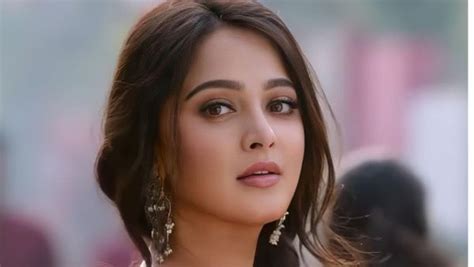 40 ஆனாலும் சிங்கள் வாழ்க்கையை தனியாக அனுபவிக்கும் டாப் 7 நடிகைகள் வாழ்க்கையை தனியாக