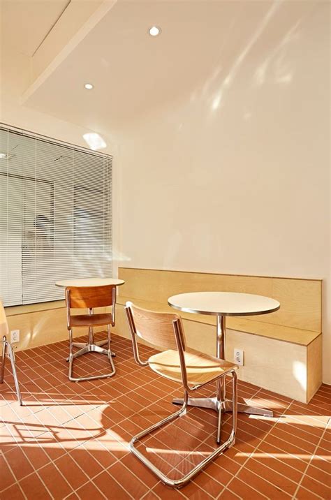 화이트우드 미니멀한 디자인의 7평 예쁜 커피숍 인테리어 업체 Cafe Interior Interior Design