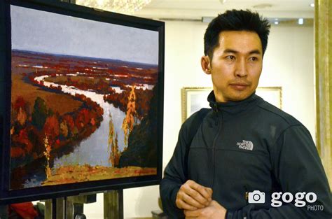 Монголын өнгийг харуулсан уран зургийн үзэсгэлэнгээс