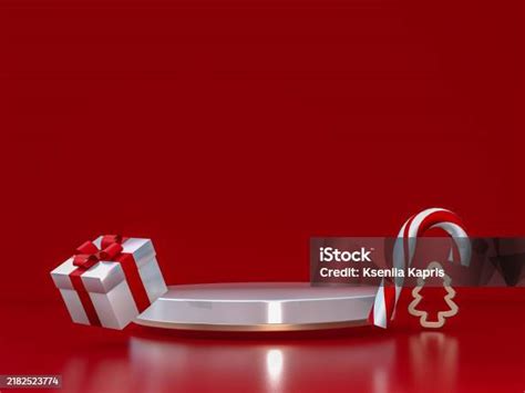 빈 연단 크리스마스 트리 선물 상자 사탕 지팡이 및 빨간색 배경 복사 공간 3d 축제 크리스마스 및 새해 디자인 3차원 형태에 대한 스톡 사진 및 기타 이미지 Istock