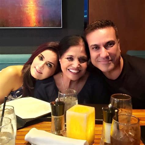 Ruby Dhalla Ruby Dhalla Added A New Photo