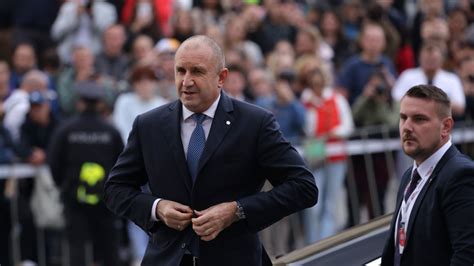 Румен Радев пристигна в Египет за участие в годишната конференция на ООН за климата Новини бг