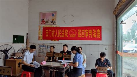 容留他人卖淫还抽取提成天门一7旬老人 刘某某 被告人 进行