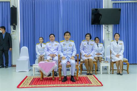 พิธีรับพระราชทานเครื่องราชอิสริยาภรณ์ชั้นสายสะพาย เบื้องหน้าพระบรมฉายาลักษณ์พระบาทสมเด็จพระ