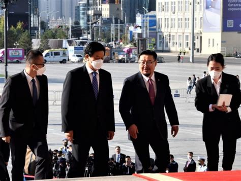 УИХ ын дарга Г Занданшатар БНХАУ ын БХАТИХ ын Байнгын хорооны дарга Ли Жаньшу г Д Сүхбаатарын