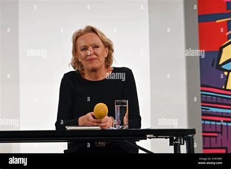 Hannelore Veit 2024 Buchpräsentation Diskussion Wer Hat Angst Vor Donald Trump Salzburg