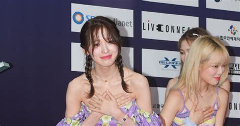 오마이걸 아린 섹시 의상 조심조심 [사진]