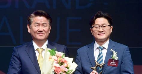 [포토] 압소바 2023 올해의 브랜드 대상 유아복 부문 수상