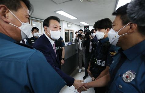윤 대통령 지지율 28집권 여당은 내홍 격화 중앙일보