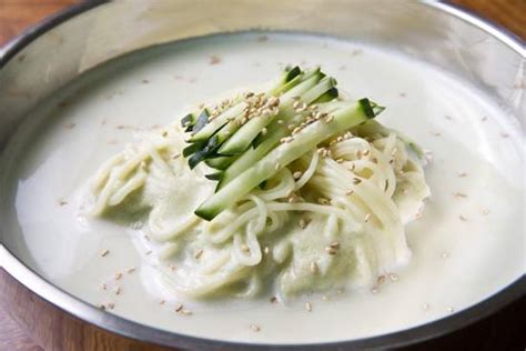 라이프러리 이제부터 불볕더위 시작 이맘때면 생각나는 특별한 면요리 무언지 느낌이 오시죠~ 바로바로~~~ 콩국수 소식이 끊긴 그리운 친구에게 메시지를 받은 것처럼