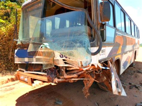 G1 Caminhonete Bate De Frente Com ônibus E Motorista Morre Em Mt