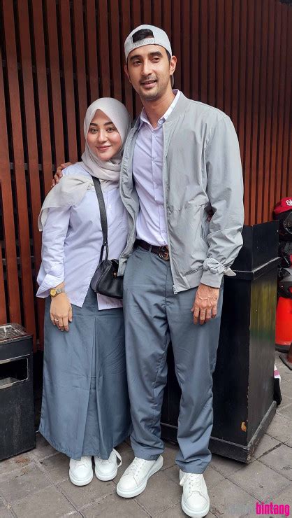 Margin Wieheerm Kini Berhijab Ali Syakieb Cantik Kan