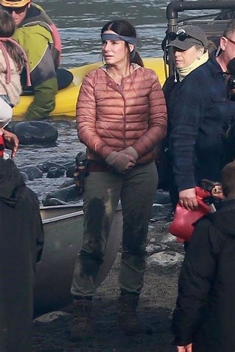 Sandra Bullock Filming Dramatic Scene For Bird Box 01 30 2018 • Celebmafia