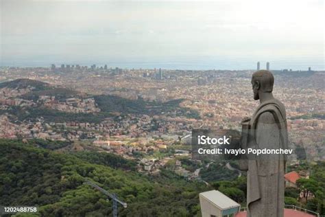 예수 교회의 신성한 마음의 사도 조각 에 보인다 건물 외관에 대한 스톡 사진 및 기타 이미지 Istock