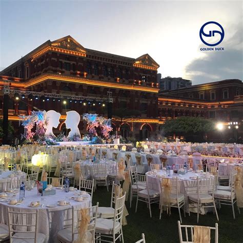 Golden Duck ဝန်ကြီးများရုံးရှေ့မှာ ကျင်းပခဲ့တဲ့