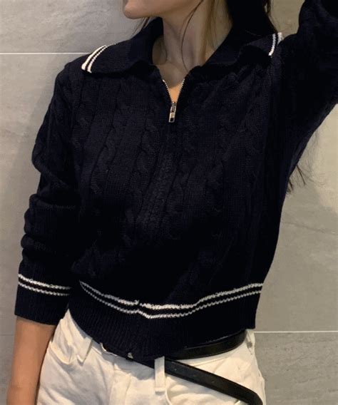 크롭 배색 라인 니트집업 에이블리