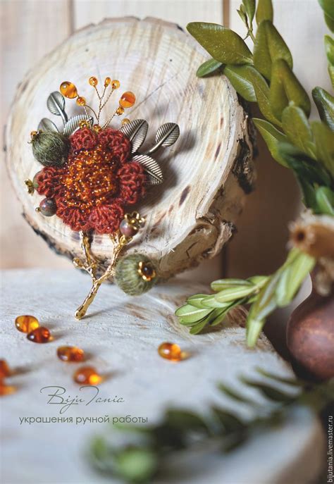 Купить или заказать Брошь веточка Янтарная в интернет магазине на Ярмарке Мастеров С