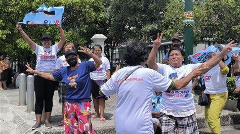 Sambut Probowo Gibran Para Janda Gemoy Menari Ok Gas 2 Di Gerbang Kepatihan Yogyakarta