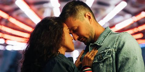 9 Signs Youre Falling In Love With Someone Who Thoroughly Enjoys