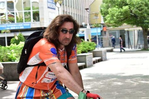 Георги НОВИЯТ БЪЛГАРСКИ ШАМПИОН НА УИМБЪЛДЪН Е ИВАН ИВАНОВ Българският талант Иван Иванов