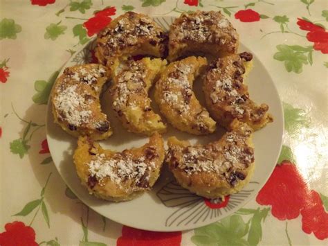 Вкусни рецепти с Ганка Орехови полумесеци Продукти захар 1 чаена чаша брашно 1 чаена чаша