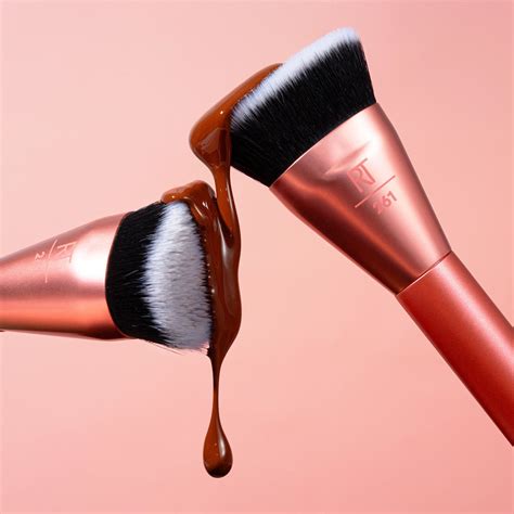 Real Techniques Snatch Sculpt Contour Makeup Brush For Liquid