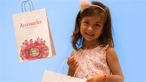 ემილია თბილისი მოლში საბავშვო მაღაზიებში ბავშვებთან ერთად ერთობა Youtube