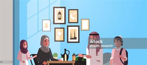 라마단 카림 거룩한 달 거실 인테리어 아랍어 부모와 아이들이 함께 평평한 수평 초상화시간을 보내는 전통적인 옷을 입고 축하하는 무슬림 가족 가족에 대한 스톡 벡터 아트 및