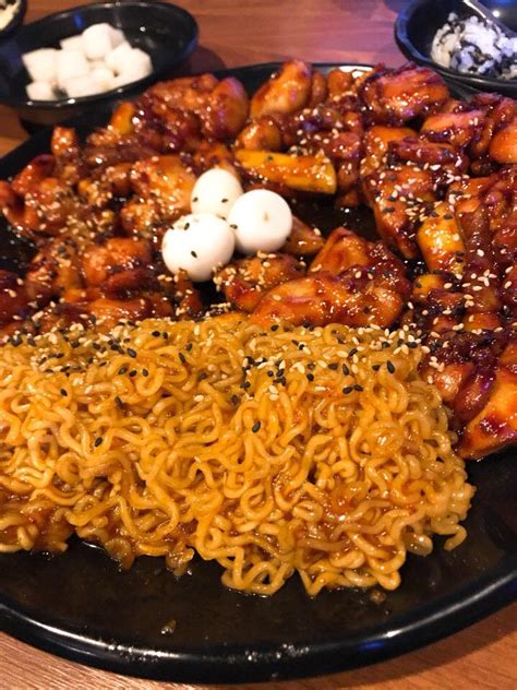 연대숲의 아무말 대잔치 마당 종달새 며칠 전 17기막내 기수인 갈매기 공작 과 밥약을 다녀왔어요 정신없이 먹다보니 찍은 사진은 이것 하나뿐⭐️