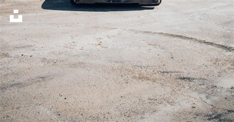 주차장에 나란히 주차된 두 대의 차 사진 Unsplash의 무료 이미지 주차장에 나란히 주차된 두 대의 차 사진 Unsplash의 무료 이미지