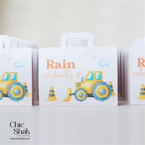 מזוודת יצירה בעיצוב טרקטור צבעי צהוב פעילות והפתעה ייחודית לימי הולדת