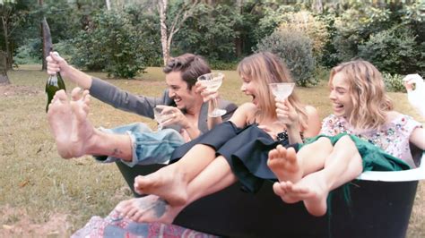 margot robbie s feet