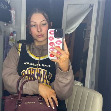 Emilyy Elizabethh 💋 Emilyingrassia • Threads Say More