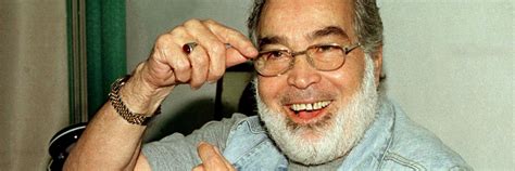 حسن يوسف يثير الجدل بتصريحه عن أداء ابنه مشاهد القبلات خليه يدوق حلوة