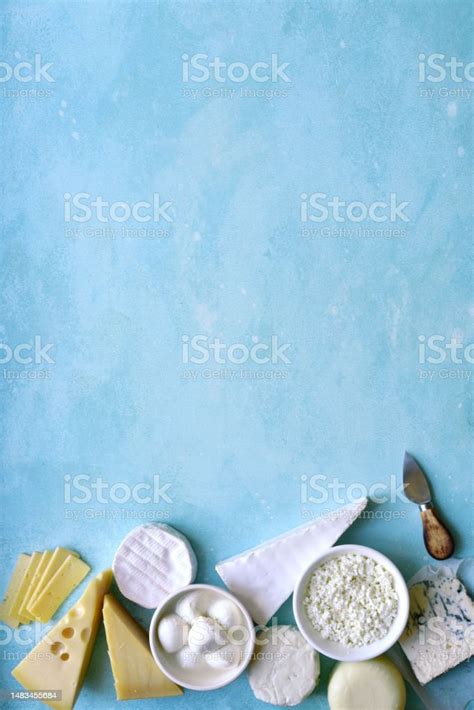 다양한 종류의 치즈가 있는 음식 배경 복사 공간이 있는 평면도입니다 Bree에 대한 스톡 사진 및 기타 이미지 Bree 개체 그룹 건강한 식생활 Istock