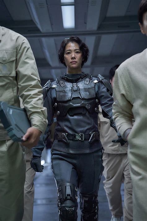 [리뷰] 넷플릭스 ‘정이··· 연상호 감독 신작 강수연 배우 유작 베일을 벗다 민중의소리