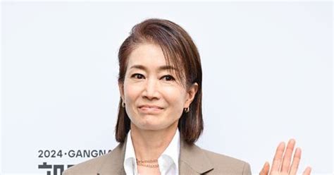 사진 나영희미소 인사