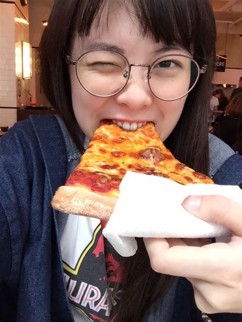 小葵 Xiaokui 評價非常厲害的披薩，來一探究竟～ 地點位在澀谷和代官山中間 點完口味店員會再用烤爐烤一次