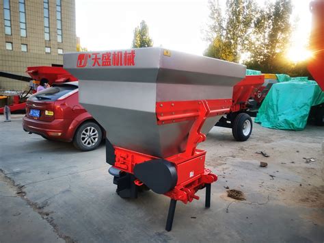 悬挂式撒粪机 产品中心 天盛机械 撒肥车 撒粪车 撒粪机厂家