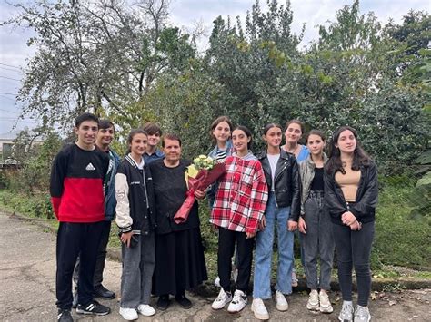 „უდიდესია მასწავლებლის ღვაწლი “ ახალაბასთუმნის საჯარო სკოლის Ix კლასის მოსწავლეებმა პირველ