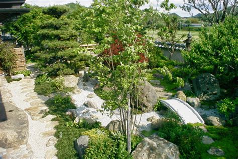 施工事例 和風庭園・造園 三田市 数寄屋門の奥に広がる枯山水の本格的和風庭園｜外構工事・ガーデニング・エクステリア 神戸・西宮・宝塚・川西・芦屋・三田のフィーリングガーデン