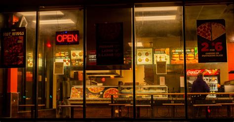 고객 서비스 네온 사인 도시의 도시의 삶 따뜻한 조명 레스토랑 메뉴 옵션 메뉴판 미식가 밤 밤문화 배리 북미 상업 스트리트 뷰 식사 거래 식사